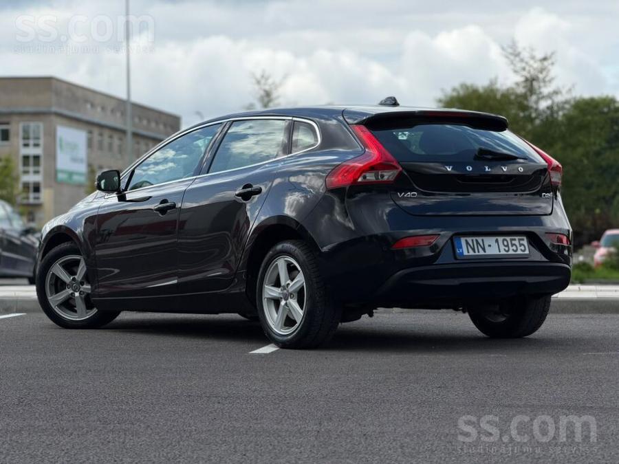 Black Volvo V40 2015 in Jelgava, with an engine capacity of 1.60 L and mileage of 253 thousand km for 5100 €, photo 5 on AUTOMOTO.COM.LV