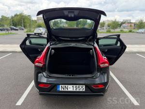 Black Volvo V40 2015 in Jelgava, with an engine capacity of 1.60 L and mileage of 253 thousand km for 5100 €, photo 6 on AUTOMOTO.COM.LV
