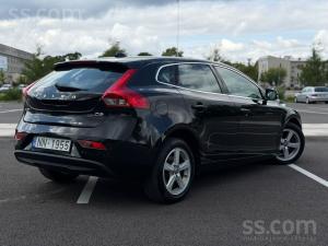 Black Volvo V40 2015 in Jelgava, with an engine capacity of 1.60 L and mileage of 253 thousand km for 5100 €, photo 7 on AUTOMOTO.COM.LV