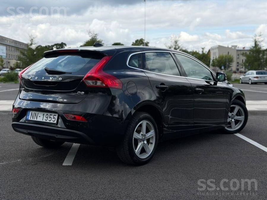 Black Volvo V40 2015 in Jelgava, with an engine capacity of 1.60 L and mileage of 253 thousand km for 5100 €, photo 7 on AUTOMOTO.COM.LV