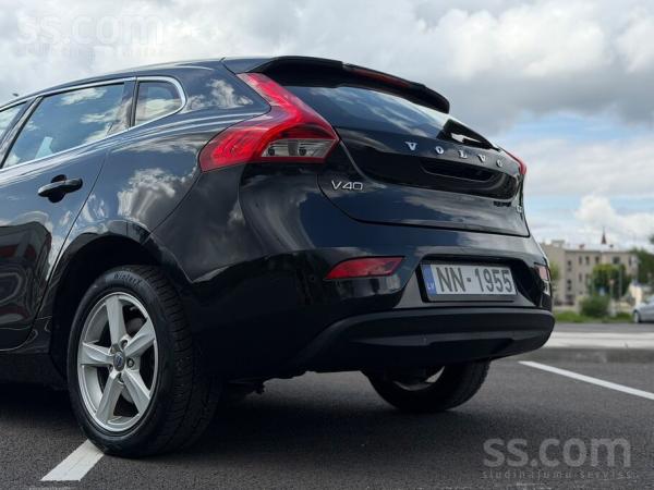 Black Volvo V40 2015 in Jelgava, with an engine capacity of 1.60 L and mileage of 253 thousand km for 5100 €, photo 8 on AUTOMOTO.COM.LV