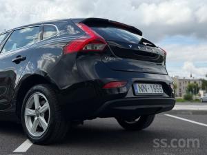 Black Volvo V40 2015 in Jelgava, with an engine capacity of 1.60 L and mileage of 253 thousand km for 5100 €, photo 9 on AUTOMOTO.COM.LV