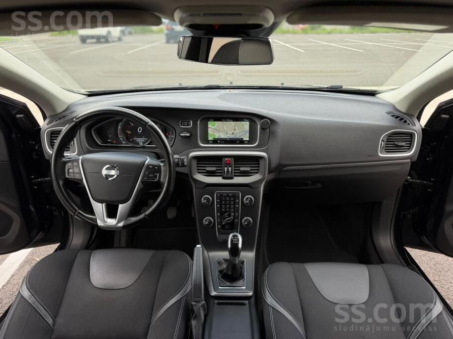 Black Volvo V40 2015 in Jelgava, with an engine capacity of 1.60 L and mileage of 253 thousand km for 5100 €, photo 11 on AUTOMOTO.COM.LV