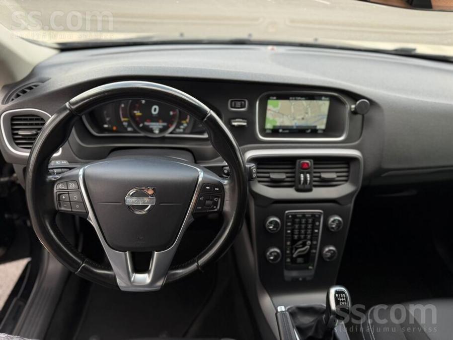 Black Volvo V40 2015 in Jelgava, with an engine capacity of 1.60 L and mileage of 253 thousand km for 5100 €, photo 15 on AUTOMOTO.COM.LV