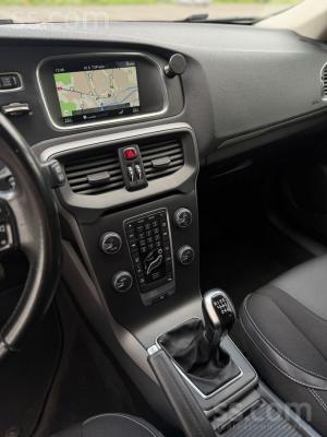 Black Volvo V40 2015 in Jelgava, with an engine capacity of 1.60 L and mileage of 253 thousand km for 5100 €, photo 16 on AUTOMOTO.COM.LV