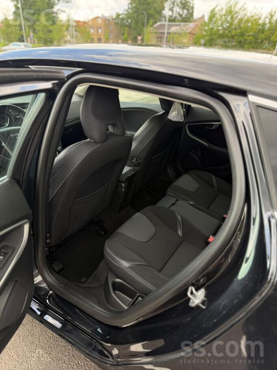 Black Volvo V40 2015 in Jelgava, with an engine capacity of 1.60 L and mileage of 253 thousand km for 5100 €, photo 18 on AUTOMOTO.COM.LV