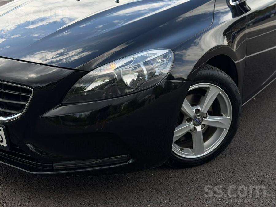 Black Volvo V40 2015 in Jelgava, with an engine capacity of 1.60 L and mileage of 253 thousand km for 5100 €, photo 20 on AUTOMOTO.COM.LV