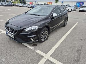 Black Volvo V40 2015 in Vilnius, with an engine capacity of 2.00 L and mileage of 300 thousand km for 6300 €, photo  on AUTOMOTO.COM.LV