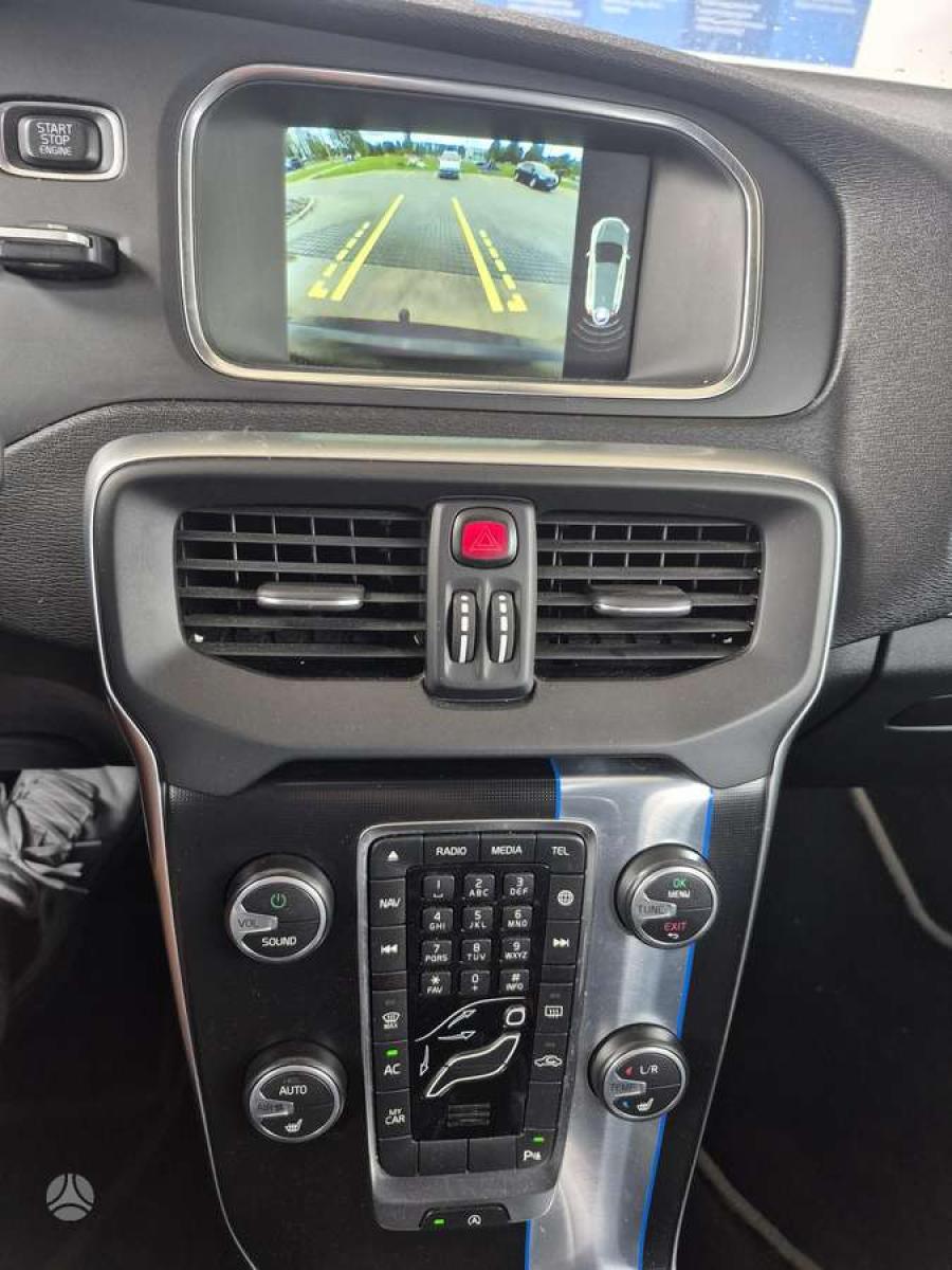 Black Volvo V40 2015 in Vilnius, with an engine capacity of 2.00 L and mileage of 300 thousand km for 6300 €, photo 6 on AUTOMOTO.COM.LV