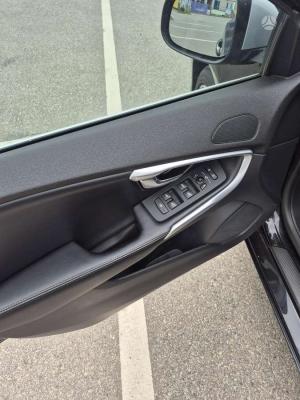 Black Volvo V40 2015 in Vilnius, with an engine capacity of 2.00 L and mileage of 300 thousand km for 6300 €, photo 12 on AUTOMOTO.COM.LV