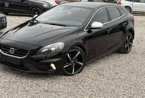 Black Volvo V40 2015 in Kaunas, with an engine capacity of 1.97 L and mileage of 287 thousand km for 5700 €, photo 3 on AUTOMOTO.COM.LV
