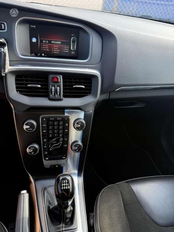 Melns Volvo V40 2015 Kauņa, ar dzinēja tilpumu 1.97 L un nobraukumu 287 tūkst. km par 5700 €, foto 9 vietnē AUTOMOTO.COM.LV