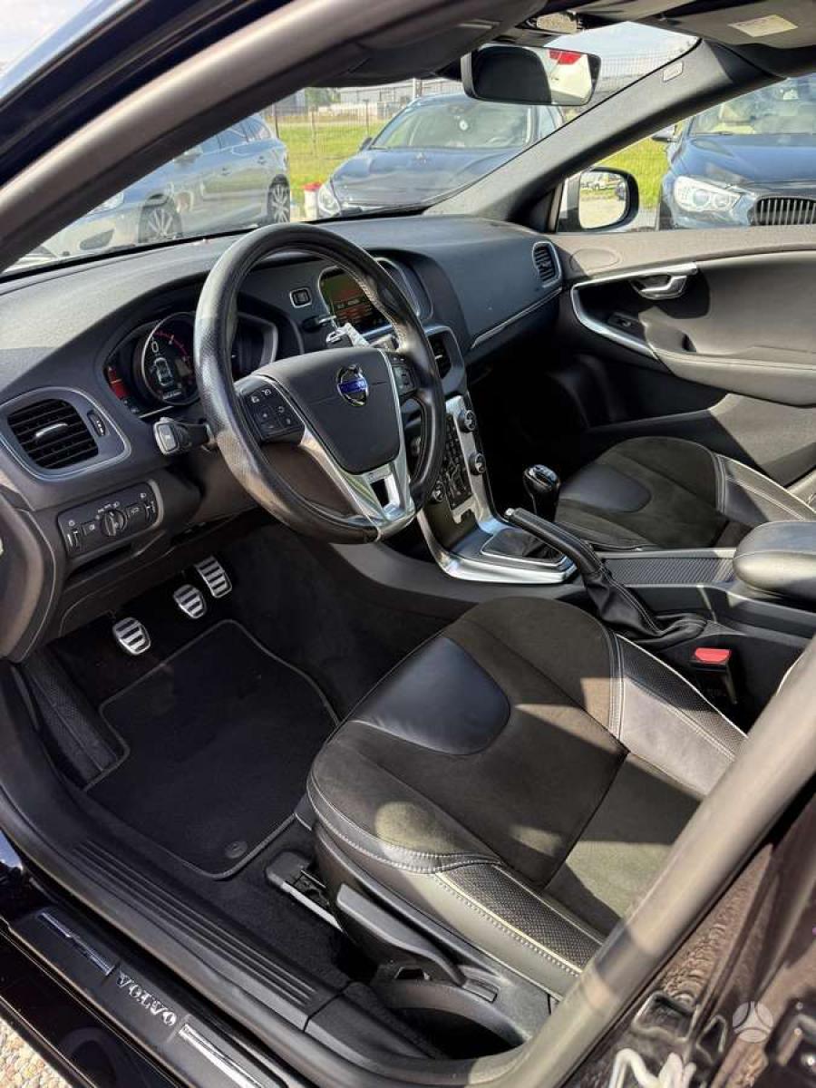 Black Volvo V40 2015 in Kaunas, with an engine capacity of 1.97 L and mileage of 287 thousand km for 5700 €, photo 14 on AUTOMOTO.COM.LV