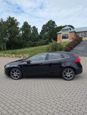 Melns Volvo V40 2015 Viļņa, ar dzinēja tilpumu 1.56 L un nobraukumu 201 tūkst. km par 7350 €, foto 3 vietnē AUTOMOTO.COM.LV