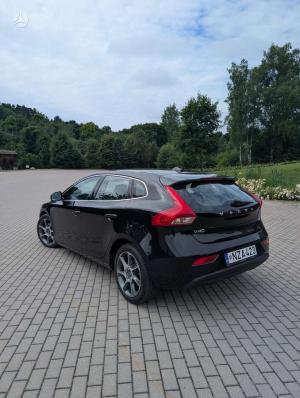 Melns Volvo V40 2015 Viļņa, ar dzinēja tilpumu 1.56 L un nobraukumu 201 tūkst. km par 7350 €, foto 4 vietnē AUTOMOTO.COM.LV