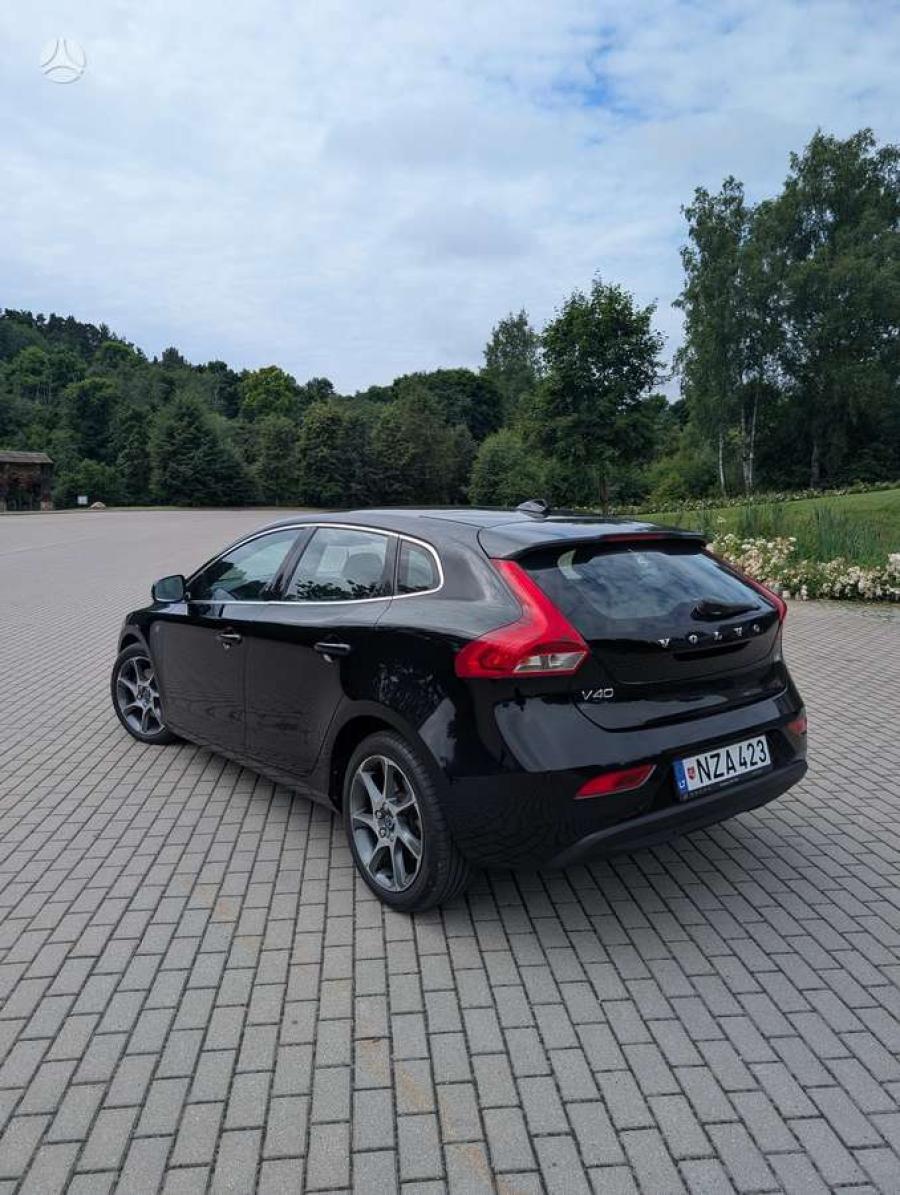 Melns Volvo V40 2015 Viļņa, ar dzinēja tilpumu 1.56 L un nobraukumu 201 tūkst. km par 7350 €, foto 4 vietnē AUTOMOTO.COM.LV