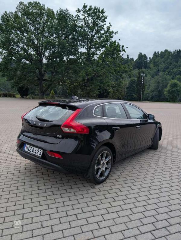 Черный Вольво В40 2015 в Вильнюс, объемом двигателя 1.56 л и пробегом 201 тыс. км за 7350 €, фото 4 на AUTOMOTO.COM.LV