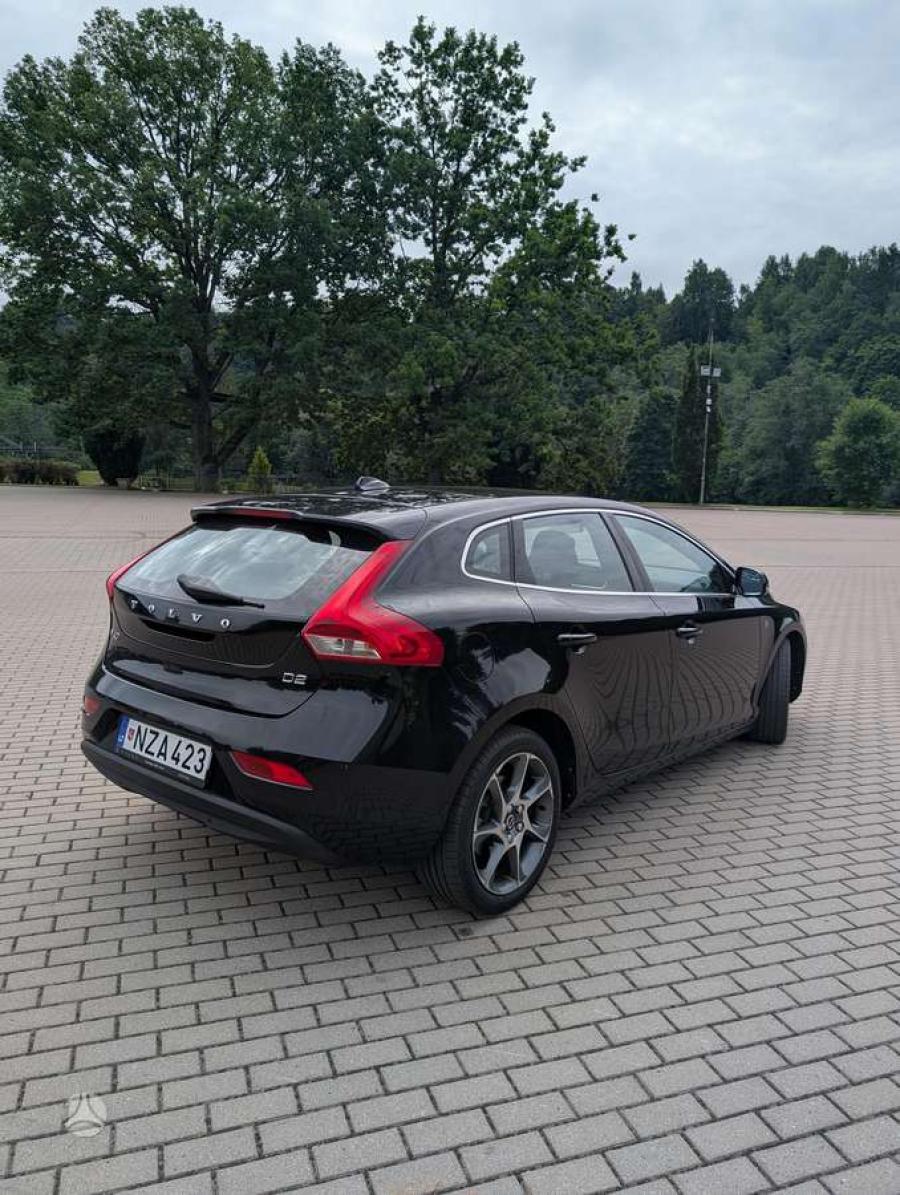 Melns Volvo V40 2015 Viļņa, ar dzinēja tilpumu 1.56 L un nobraukumu 201 tūkst. km par 7350 €, foto 5 vietnē AUTOMOTO.COM.LV