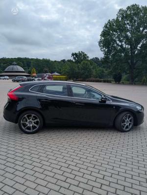 Melns Volvo V40 2015 Viļņa, ar dzinēja tilpumu 1.56 L un nobraukumu 201 tūkst. km par 7350 €, foto 6 vietnē AUTOMOTO.COM.LV