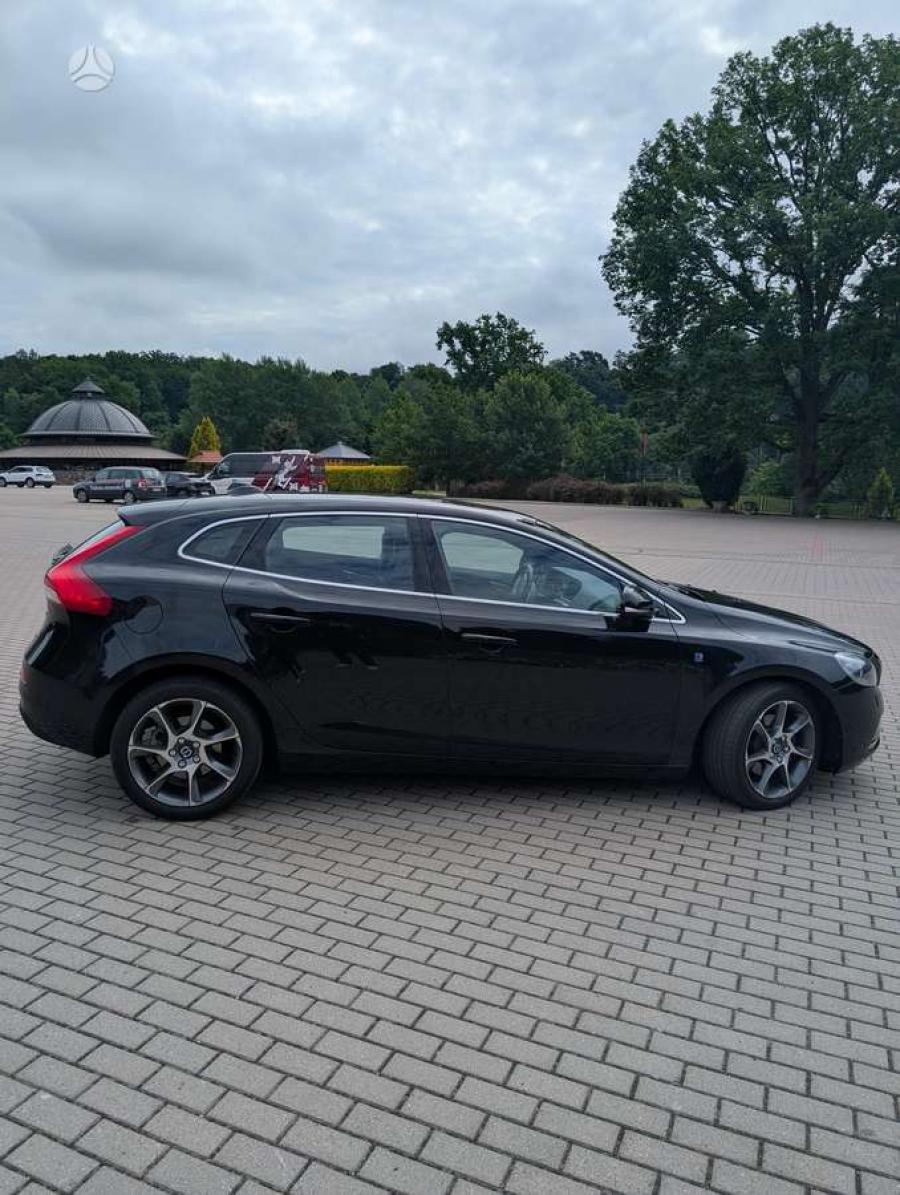 Melns Volvo V40 2015 Viļņa, ar dzinēja tilpumu 1.56 L un nobraukumu 201 tūkst. km par 7350 €, foto 6 vietnē AUTOMOTO.COM.LV