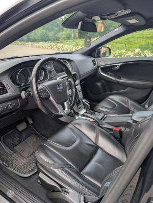 Melns Volvo V40 2015 Viļņa, ar dzinēja tilpumu 1.56 L un nobraukumu 201 tūkst. km par 7350 €, foto 10 vietnē AUTOMOTO.COM.LV