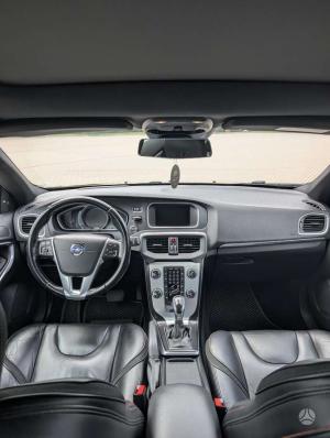 Melns Volvo V40 2015 Viļņa, ar dzinēja tilpumu 1.56 L un nobraukumu 201 tūkst. km par 7350 €, foto 11 vietnē AUTOMOTO.COM.LV