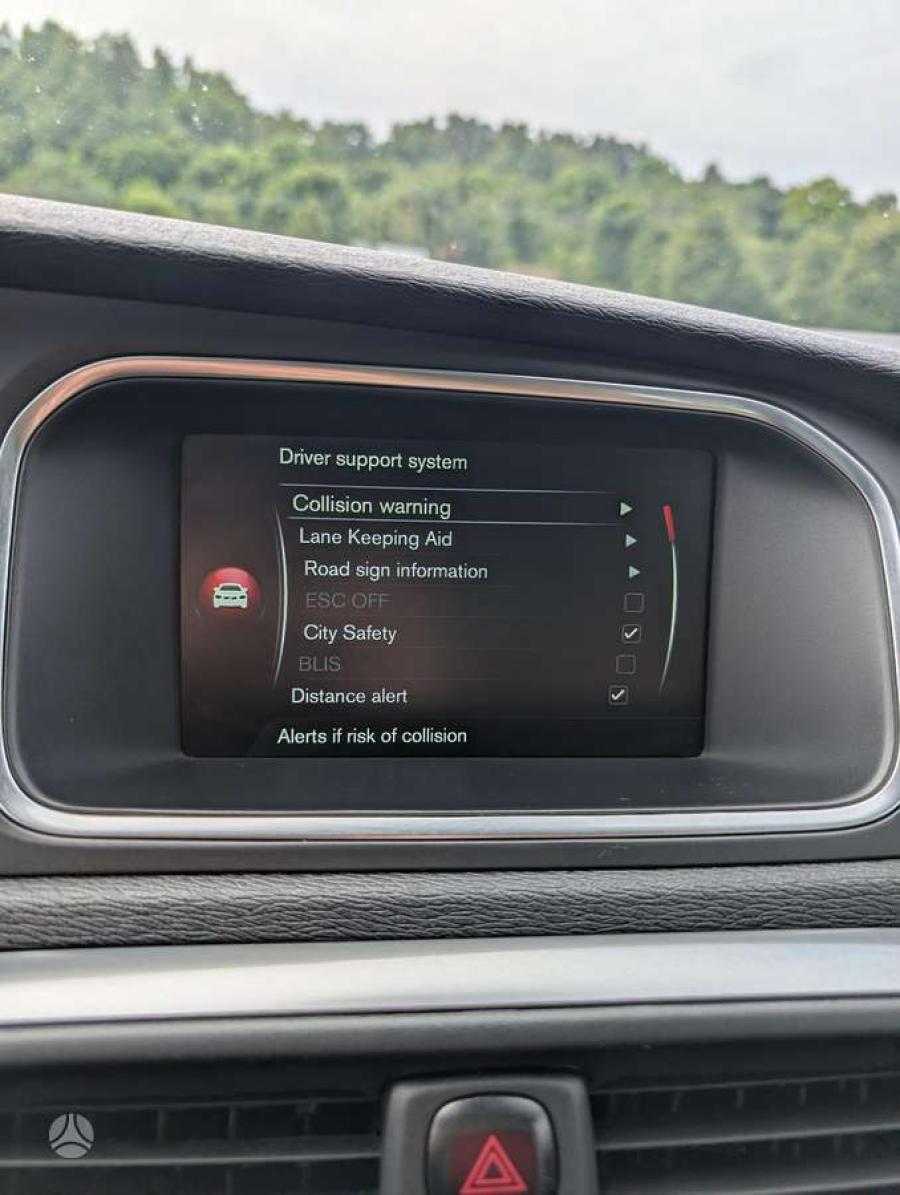 Melns Volvo V40 2015 Viļņa, ar dzinēja tilpumu 1.56 L un nobraukumu 201 tūkst. km par 7350 €, foto 12 vietnē AUTOMOTO.COM.LV