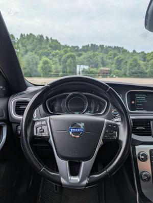 Melns Volvo V40 2015 Viļņa, ar dzinēja tilpumu 1.56 L un nobraukumu 201 tūkst. km par 7350 €, foto 15 vietnē AUTOMOTO.COM.LV