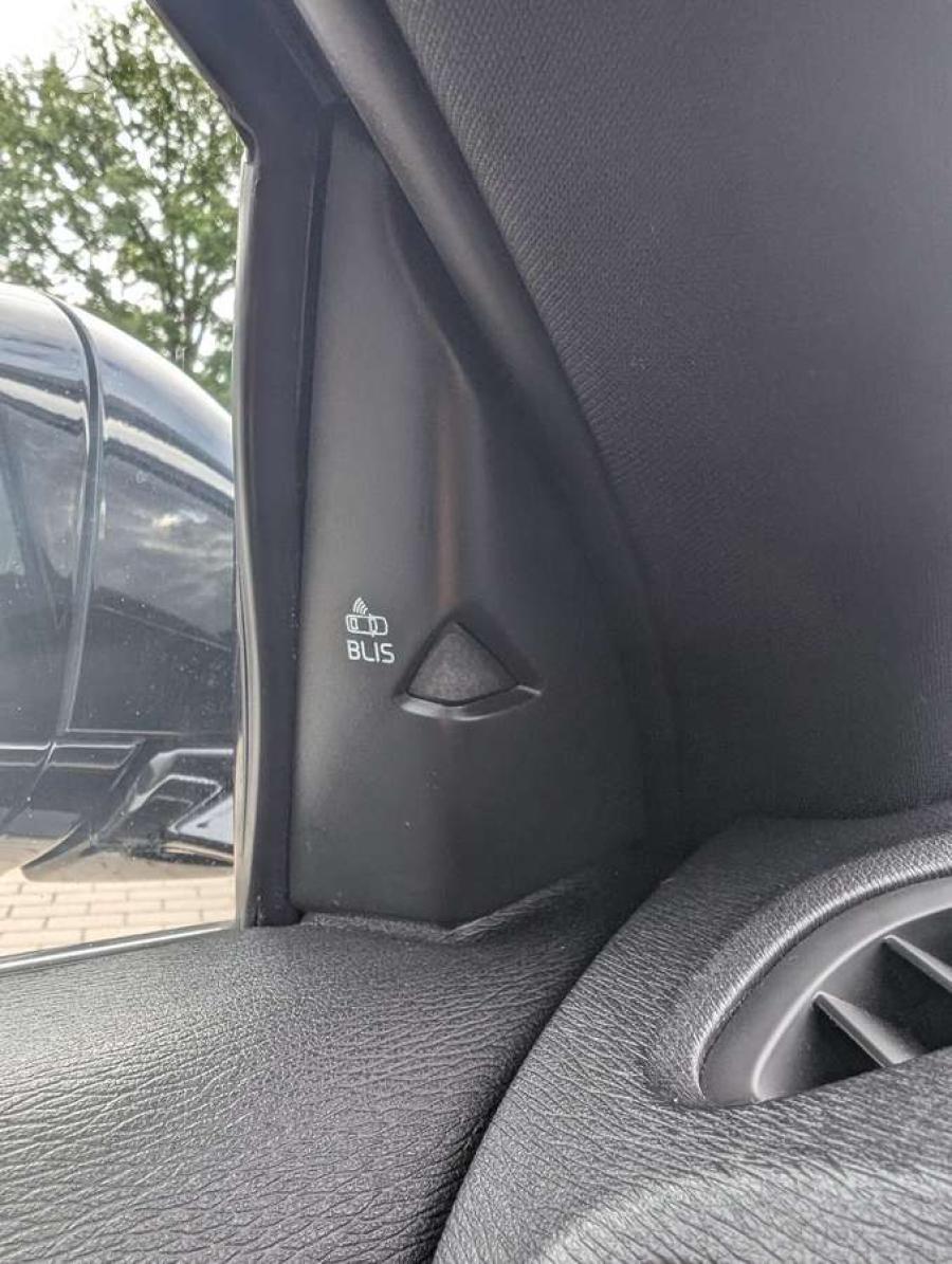 Melns Volvo V40 2015 Viļņa, ar dzinēja tilpumu 1.56 L un nobraukumu 201 tūkst. km par 7350 €, foto 16 vietnē AUTOMOTO.COM.LV