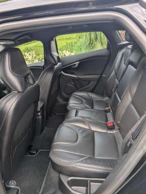 Melns Volvo V40 2015 Viļņa, ar dzinēja tilpumu 1.56 L un nobraukumu 201 tūkst. km par 7350 €, foto 17 vietnē AUTOMOTO.COM.LV