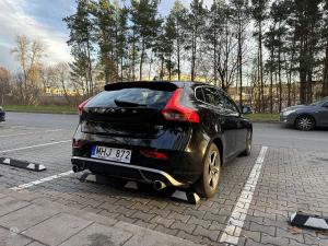 Black Volvo V40 2015 in Vilnius, with an engine capacity of 1.97 L and mileage of 280 thousand km for 3400 €, photo 5 on AUTOMOTO.COM.LV