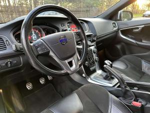 Black Volvo V40 2015 in Vilnius, with an engine capacity of 1.97 L and mileage of 280 thousand km for 3400 €, photo 17 on AUTOMOTO.COM.LV