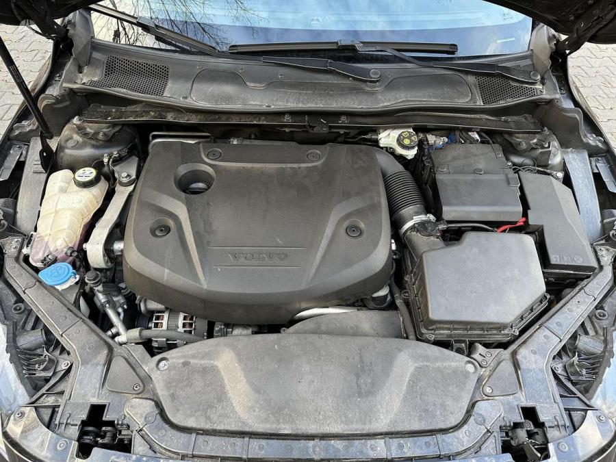 Black Volvo V40 2015 in Vilnius, with an engine capacity of 1.97 L and mileage of 280 thousand km for 3400 €, photo 18 on AUTOMOTO.COM.LV