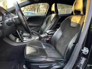 Black Volvo V40 2015 in Vilnius, with an engine capacity of 1.97 L and mileage of 280 thousand km for 3400 €, photo 22 on AUTOMOTO.COM.LV