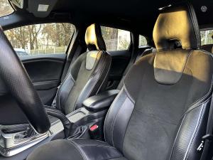 Black Volvo V40 2015 in Vilnius, with an engine capacity of 1.97 L and mileage of 280 thousand km for 3400 €, photo 23 on AUTOMOTO.COM.LV