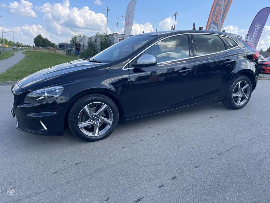 Melns Volvo V40 2015 Kauņa, ar dzinēja tilpumu 1.97 L un nobraukumu 258 tūkst. km par 6250 €, foto 4 vietnē AUTOMOTO.COM.LV