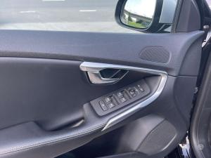 Melns Volvo V40 2015 Kauņa, ar dzinēja tilpumu 1.97 L un nobraukumu 258 tūkst. km par 6250 €, foto 18 vietnē AUTOMOTO.COM.LV