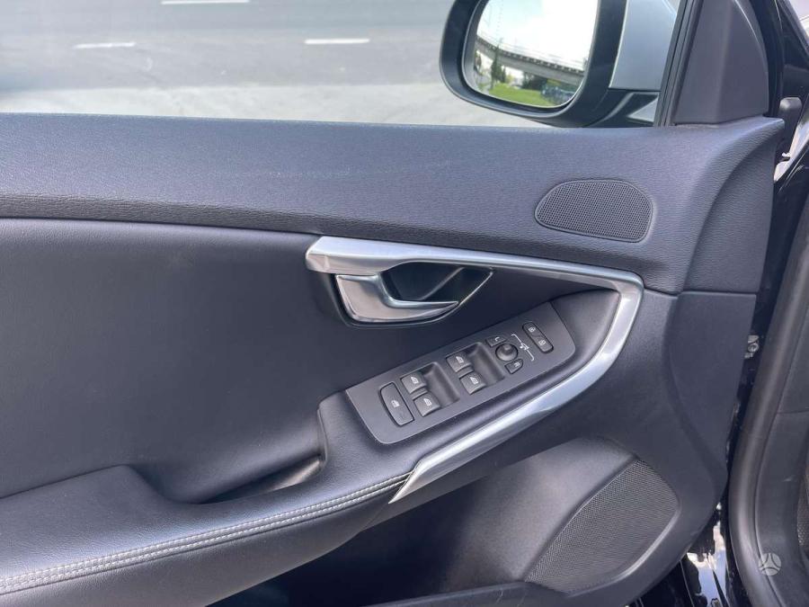 Melns Volvo V40 2015 Kauņa, ar dzinēja tilpumu 1.97 L un nobraukumu 258 tūkst. km par 6250 €, foto 18 vietnē AUTOMOTO.COM.LV
