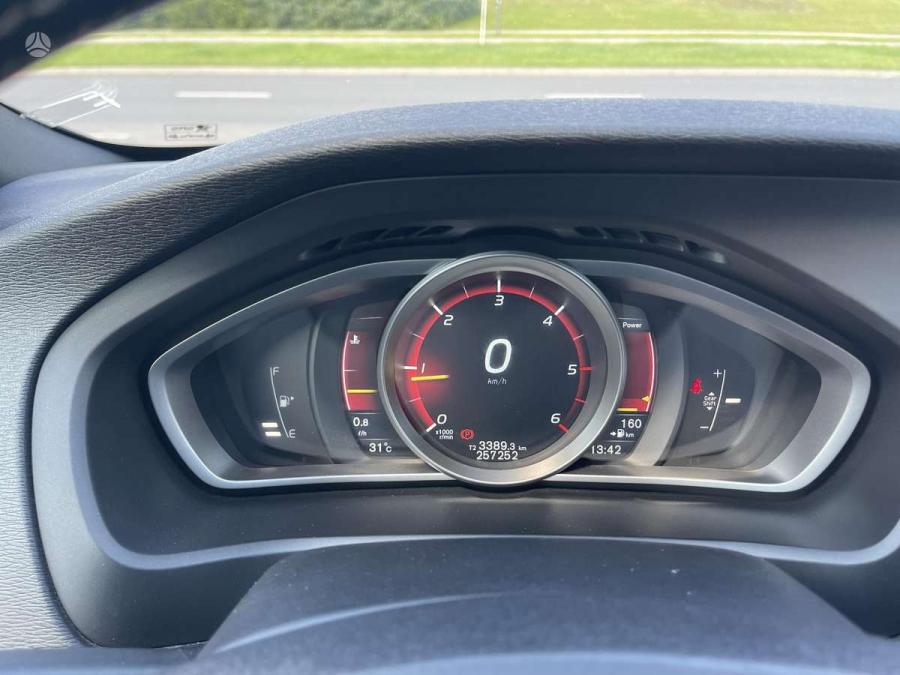 Melns Volvo V40 2015 Kauņa, ar dzinēja tilpumu 1.97 L un nobraukumu 258 tūkst. km par 6250 €, foto 21 vietnē AUTOMOTO.COM.LV