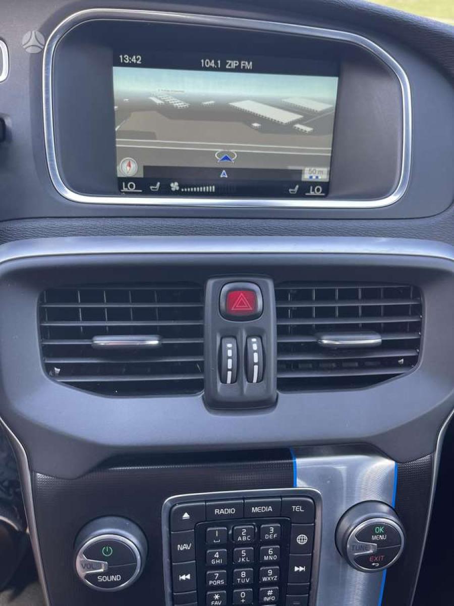 Melns Volvo V40 2015 Kauņa, ar dzinēja tilpumu 1.97 L un nobraukumu 258 tūkst. km par 6250 €, foto 22 vietnē AUTOMOTO.COM.LV
