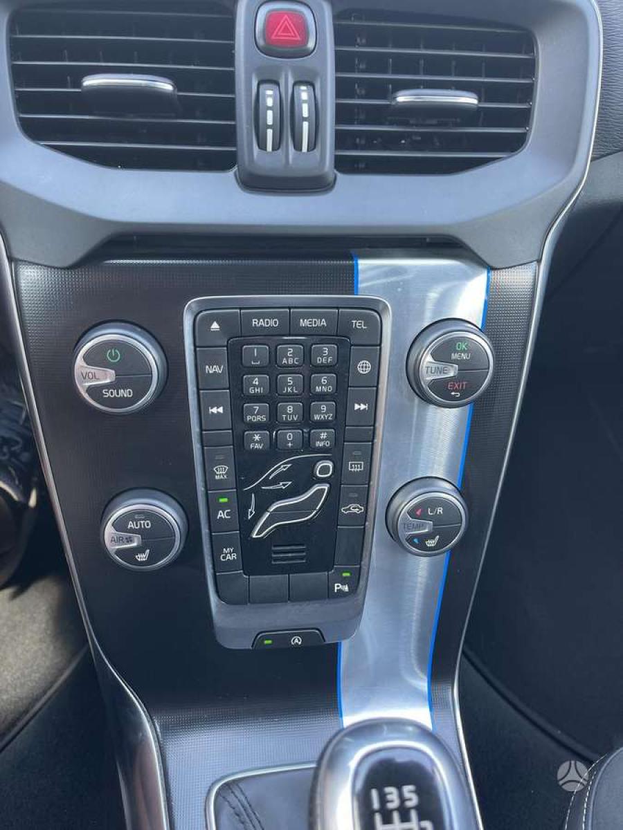 Melns Volvo V40 2015 Kauņa, ar dzinēja tilpumu 1.97 L un nobraukumu 258 tūkst. km par 6250 €, foto 23 vietnē AUTOMOTO.COM.LV