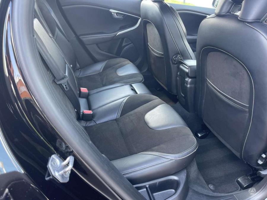 Melns Volvo V40 2015 Kauņa, ar dzinēja tilpumu 1.97 L un nobraukumu 258 tūkst. km par 6250 €, foto 28 vietnē AUTOMOTO.COM.LV