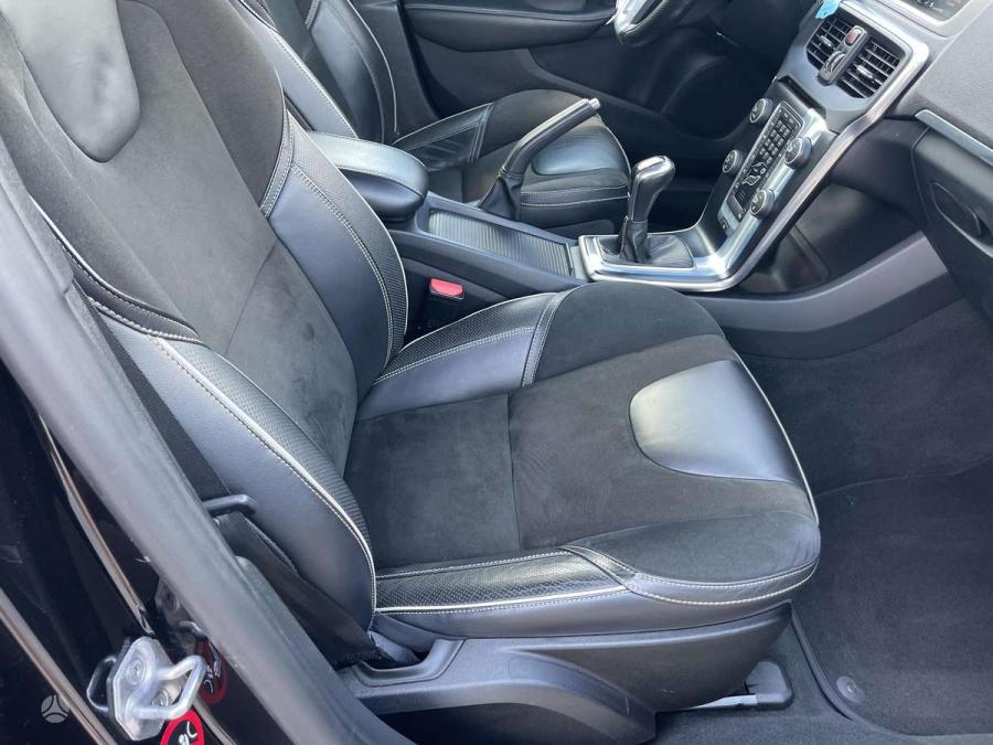 Melns Volvo V40 2015 Kauņa, ar dzinēja tilpumu 1.97 L un nobraukumu 258 tūkst. km par 6250 €, foto 29 vietnē AUTOMOTO.COM.LV