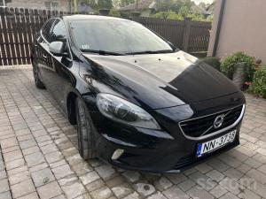 Melns Volvo V40 2015 Jelgava, ar dzinēja tilpumu 2.00 L un nobraukumu 224 tūkst. km par 6800 €, foto  vietnē AUTOMOTO.COM.LV
