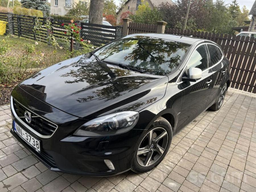 Melns Volvo V40 2015 Jelgava, ar dzinēja tilpumu 2.00 L un nobraukumu 224 tūkst. km par 6800 €, foto 3 vietnē AUTOMOTO.COM.LV