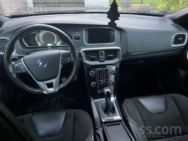 Melns Volvo V40 2015 Jelgava, ar dzinēja tilpumu 2.00 L un nobraukumu 224 tūkst. km par 6800 €, foto 5 vietnē AUTOMOTO.COM.LV
