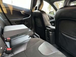 Melns Volvo V40 2015 Viļņa, ar dzinēja tilpumu 1.97 L un nobraukumu 280 tūkst. km par 3200 €, foto 14 vietnē AUTOMOTO.COM.LV