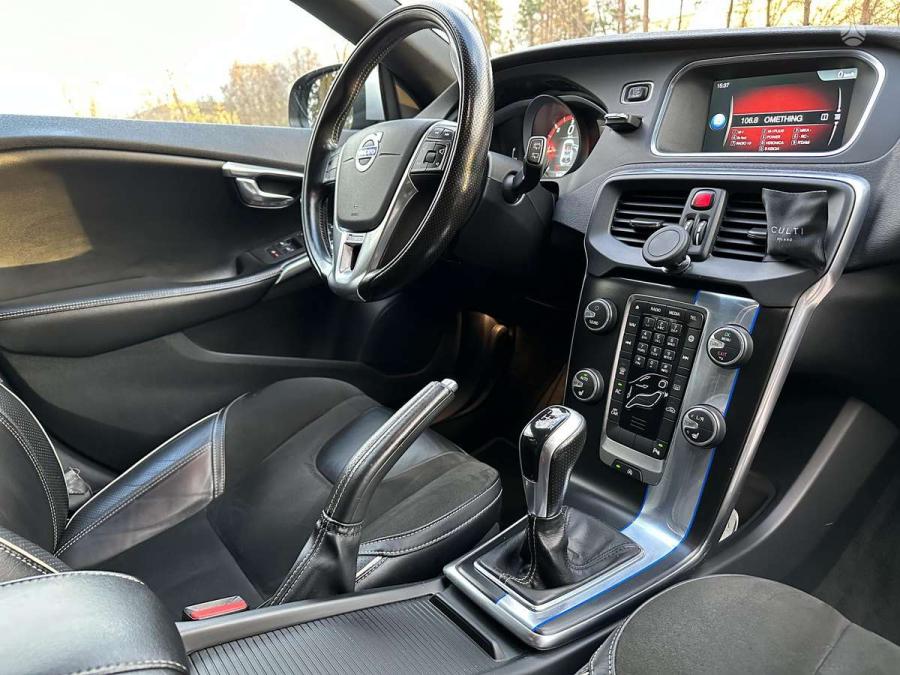 Melns Volvo V40 2015 Viļņa, ar dzinēja tilpumu 1.97 L un nobraukumu 280 tūkst. km par 3200 €, foto 16 vietnē AUTOMOTO.COM.LV