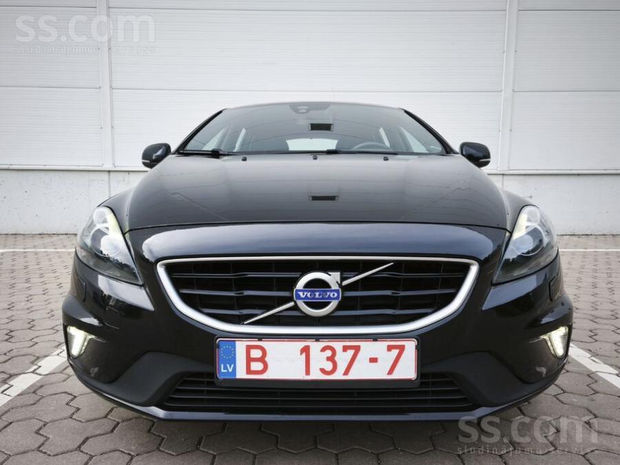Black Volvo V40 2015 in Riga, with an engine capacity of 2.00 L and mileage of 0 thousand km for 6700 €, photo 4 on AUTOMOTO.COM.LV