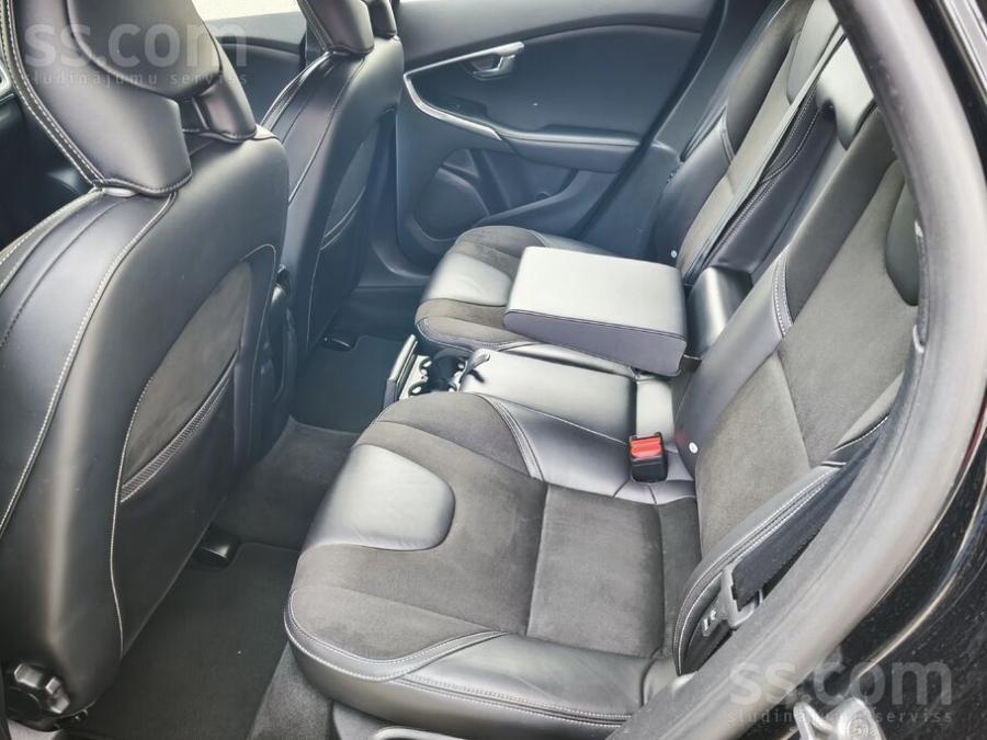 Black Volvo V40 2015 in Riga, with an engine capacity of 2.00 L and mileage of 0 thousand km for 6700 €, photo 10 on AUTOMOTO.COM.LV
